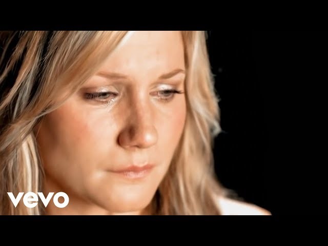 20 Country Songs About Staying Together Through Hard Times | Popnable
