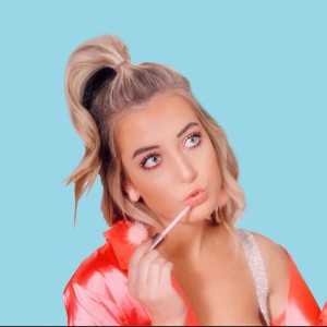 Logan Alexandra Biografi dan Fakta | Popnable