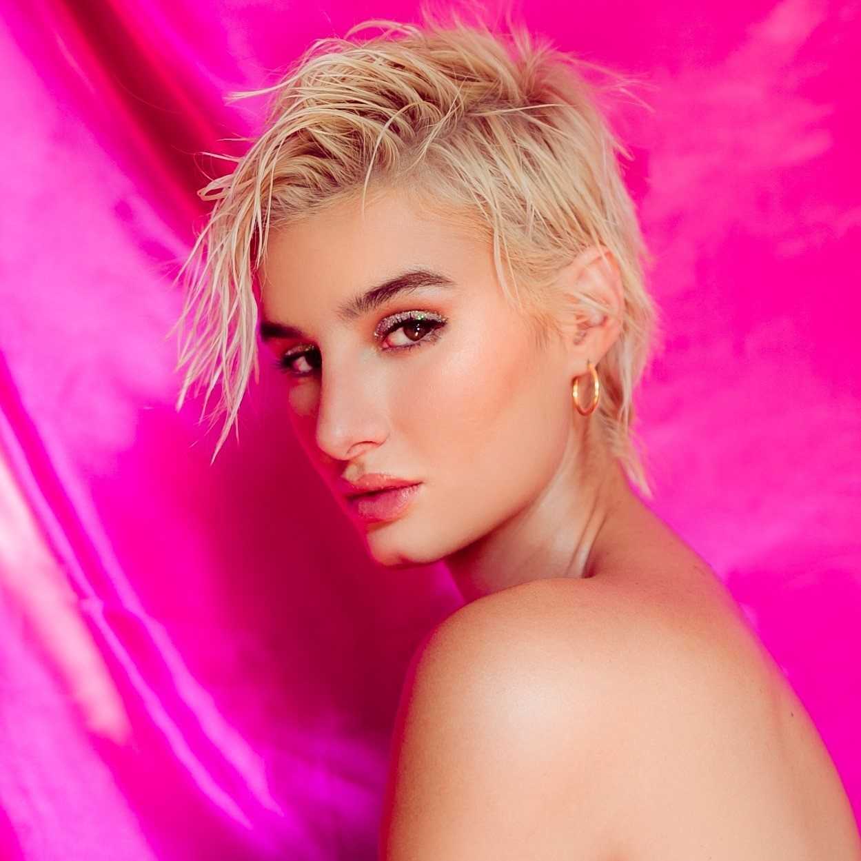 Beatrice Quinta's Biography And Facts' | Popnable