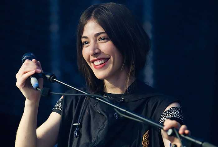 Caroline Polachek's Biography And Facts' | Popnable