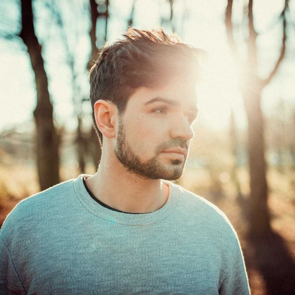 Henry And The Waiter Famous Songs | Popnable