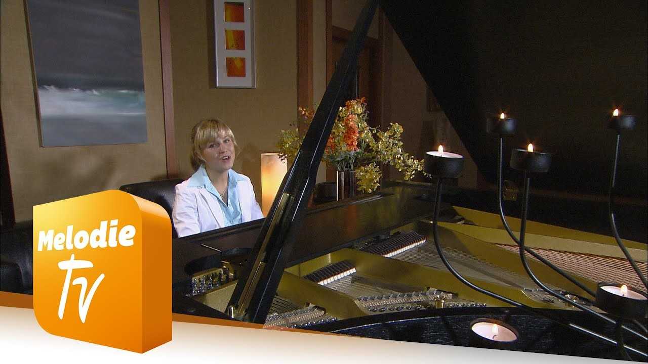 Natalie Holzner's Biography And Facts' | Popnable