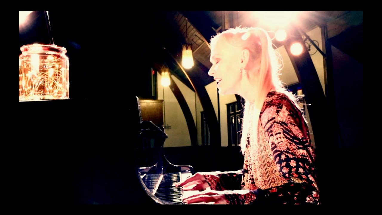 Robyn Mccorquodale จาก สหรัฐอเมริกา | Popnable