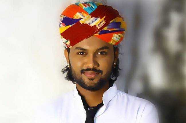 Swaroop Khan Biografía y hechos | Popnable