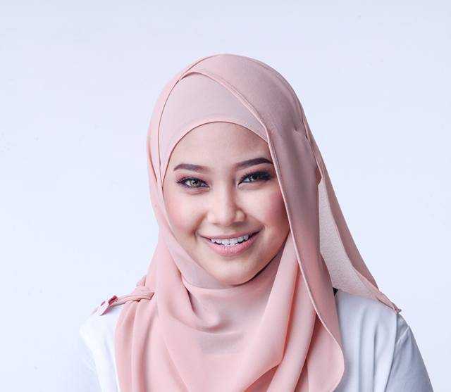 Wan Azlyn's Biography And Facts' | Popnable